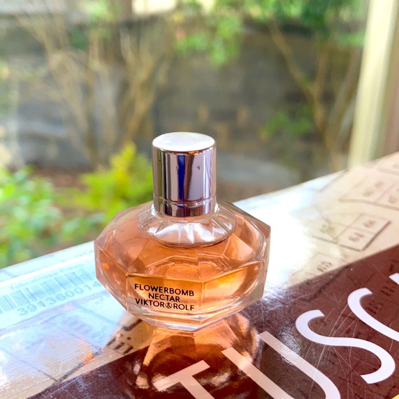 victor&rolf | Bath & Body | 525 Flowerbomb Nectar Victor Rolf Small ...